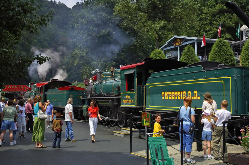 Southern Highlands Attractions | Great Smoky Mountains Railroad
